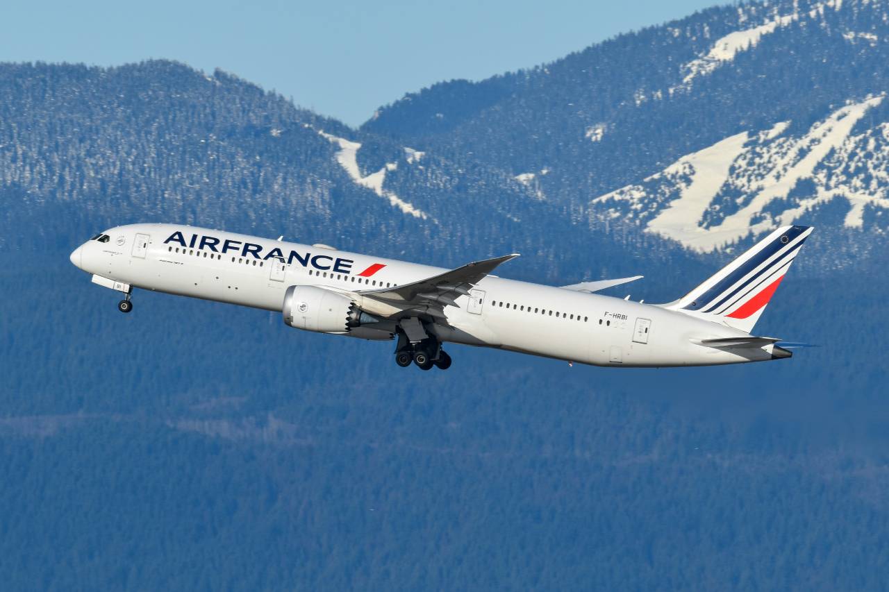 The Complete Guide to Air France-KLM Flying Blue Loyalty Program - point.me